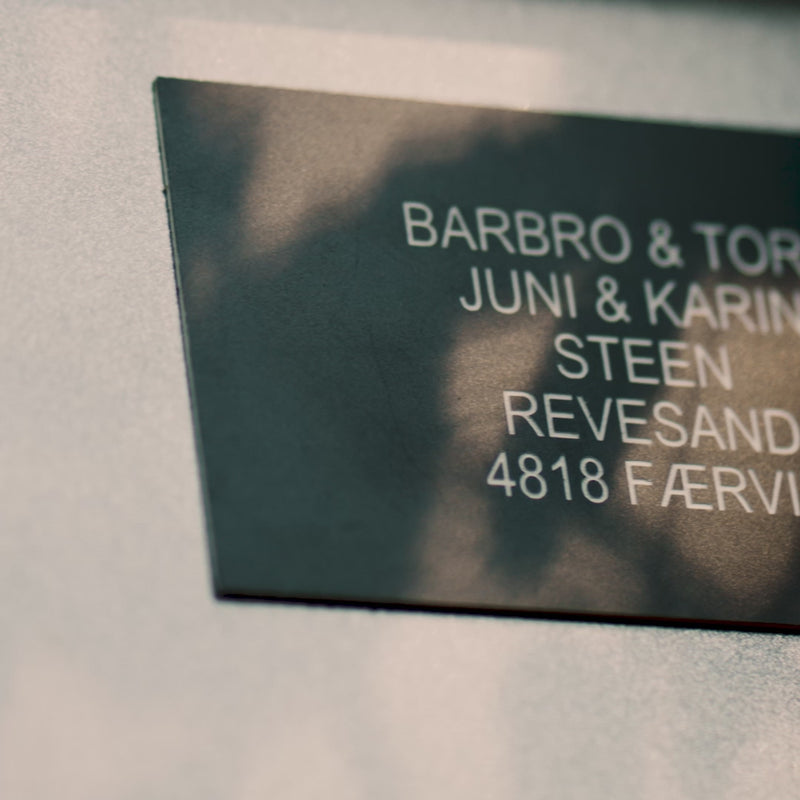 Postkasseskilt fra Skilthandelen - hvit. Gratis frakt